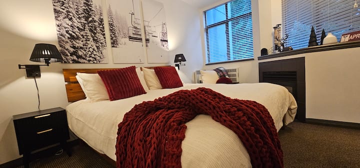 King Suite In Heart Of Village - Great Amenities! - Whistler