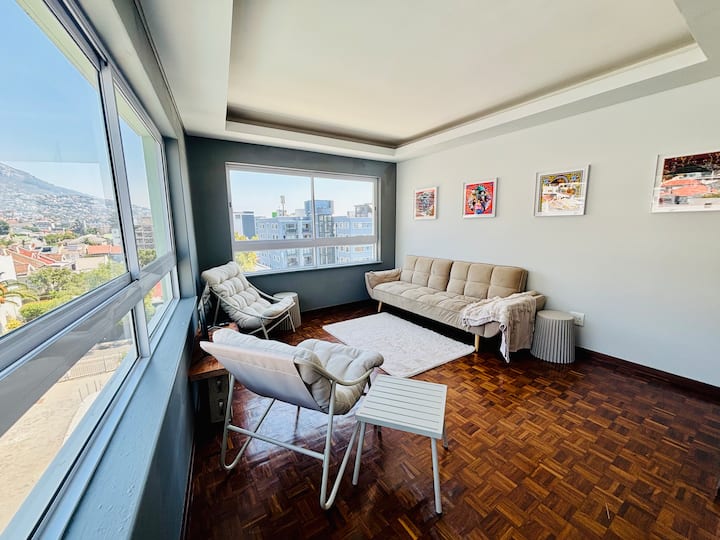 Quiet Mountain View Apartment | Sea Point - Camps Bay