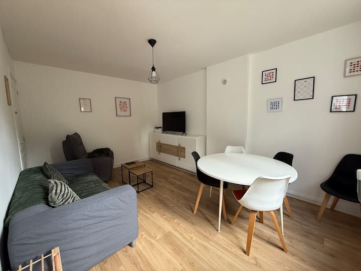Charmante Petite Maison - 2 Chambres - Briey