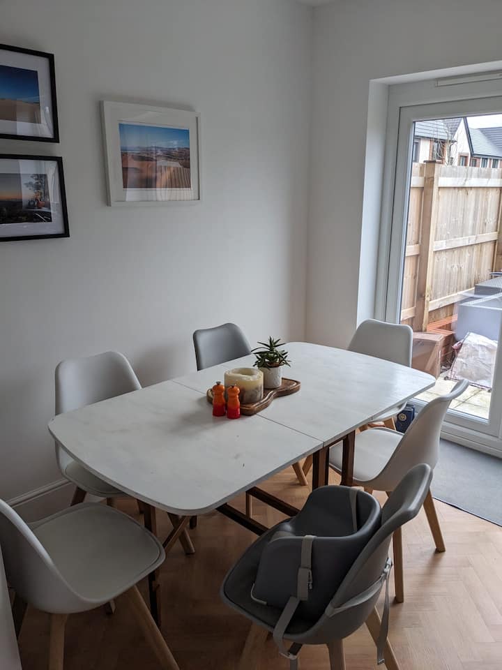 Modern Family Friendly Home Cardiff - Cardiff