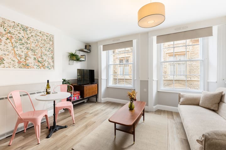 The Nook Above The Bookshop - Cirencester