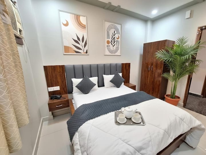 Illam By The Ghat: Premium R110 @ Kashi Vishwanath - Varanasi