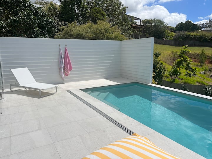 Large Home, Infinity Pool, Views, Massage Chair - Nambour