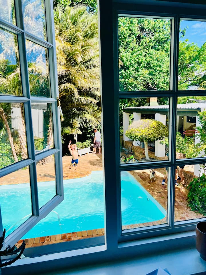 Sunny Poolside Escape In Somerset West - Somerset West