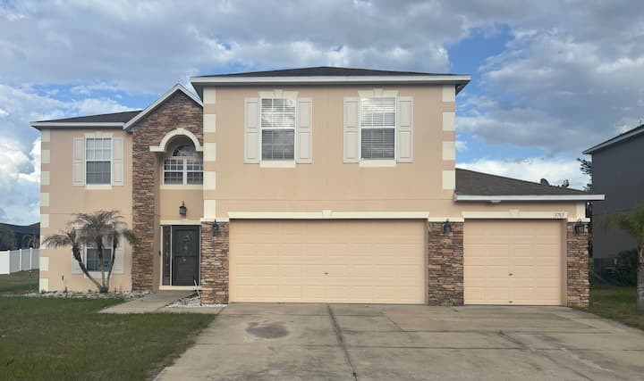 Spacious Family Retreat Near Orlando. Sleeps 12 - Winter Haven