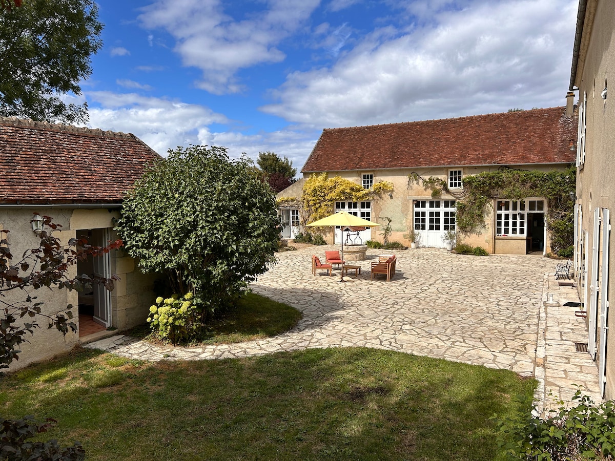 Hillside manor house - Houses for Rent in Marcy, Bourgogne-Franche ...
