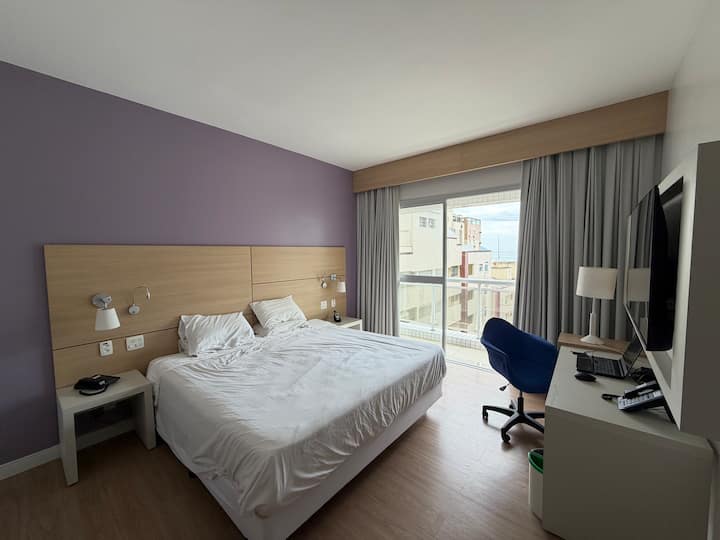 Suíte Luxuosa E Moderna Com Vista Mar Em Santos. - 