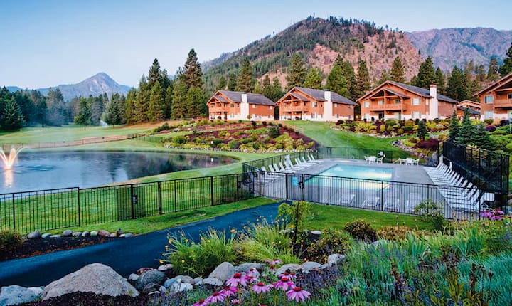 Spacious Leavenworth Sleeps 6-7 Last Minute Deal - Leavenworth, WA