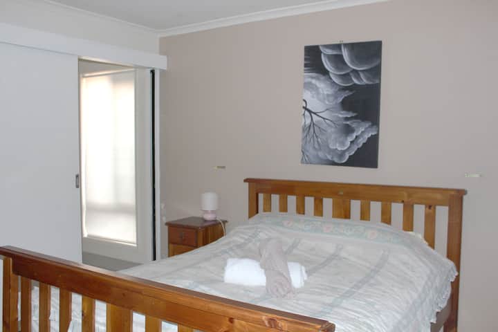 Master Room W/ Ensuite · Walk To Station - Point Cook