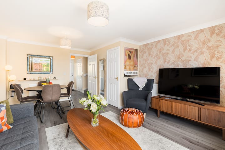 Modern Family Home | Parking | Private Garden - Stroud