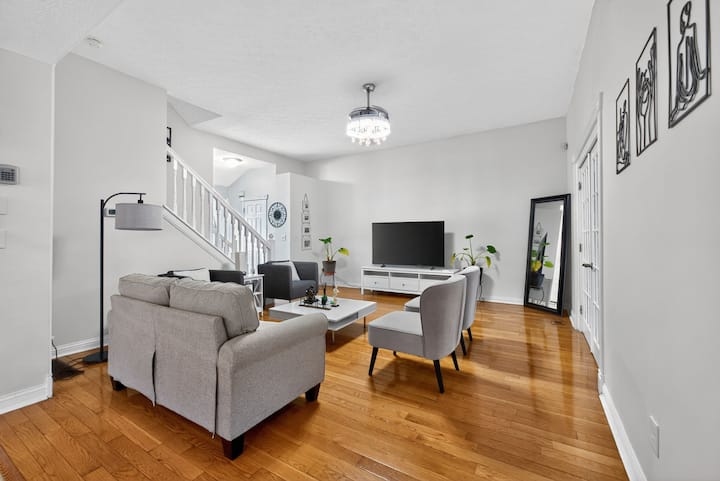 Bright Home W/ Patio + Fenced Yard | Sleeps 8 - West Jefferson, OH