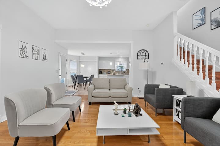 Bright Home W/ Patio + Fenced Yard | Sleeps 8 - West Jefferson, OH