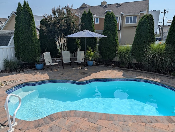 Coastal Retreat~pool~
Sleeps12~dogs~walk To Beach - Stone Harbor, NJ