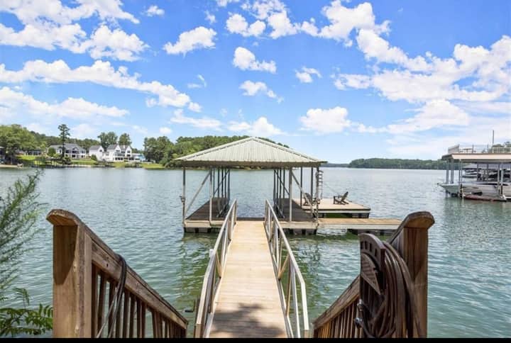 Cumming Deep Water Retreat - A Lake Lanier Haven - Cumming, GA