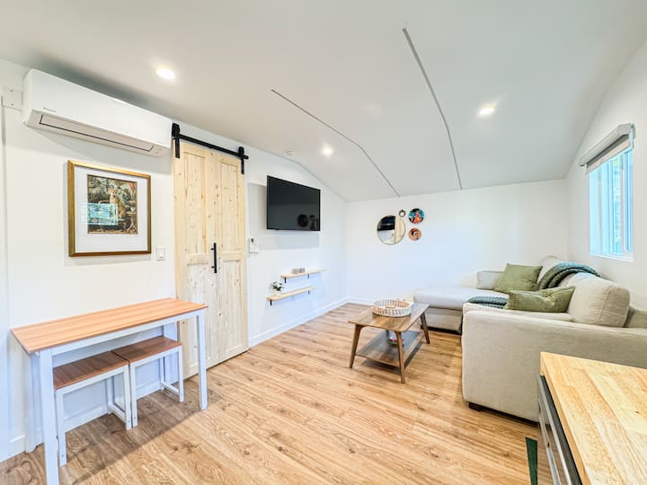 Woodland Hills Gem – Charming 1bd Haven - Re - Hidden Hills, CA