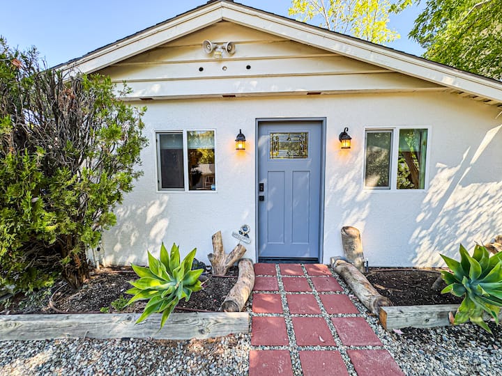 Woodland Hills Gem – Charming 1bd Haven - Re - Hidden Hills, CA