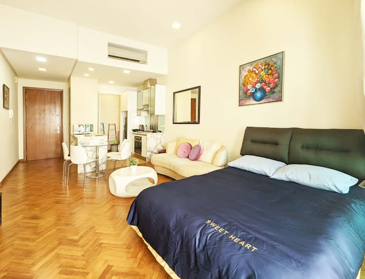 Straits Quay Marina Pool Access & Prime Location - Penang