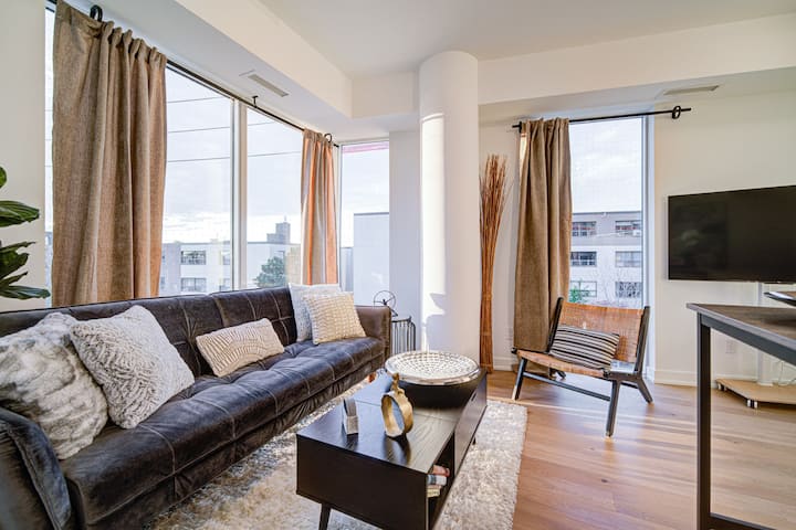 2bdrm 2bth Designer Condo Inheart Of Upper Beaches - Toronto