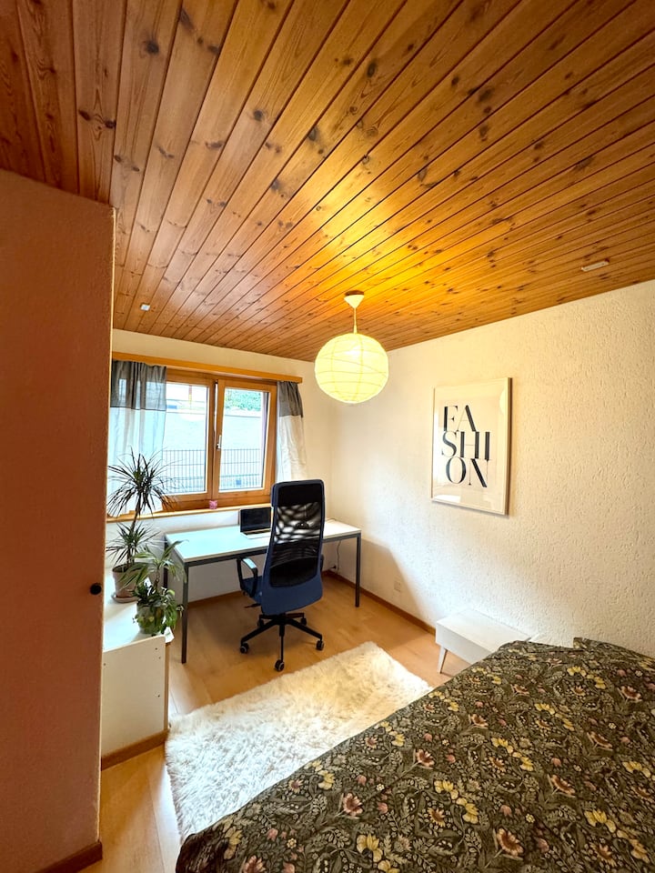 Zentralles Zimmer Mit Workspace In Bern, Eg - Berne