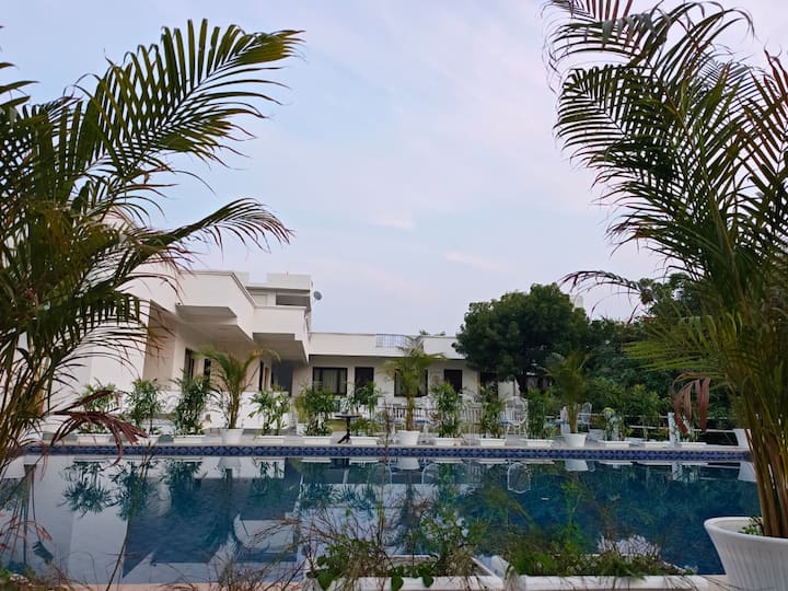 Devraj Villa- 5 Bhk With Pool I Mountain View - ウダイプル