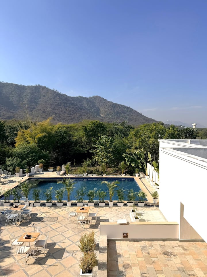 Devraj Villa- 5 Bhk With Pool I Mountain View - Udaipur