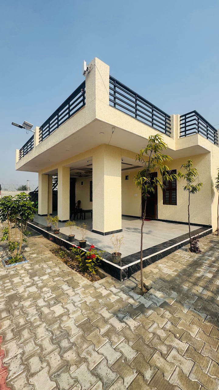 Luxe Farmstay In Gurgaon, Stay In Nature - Sohna