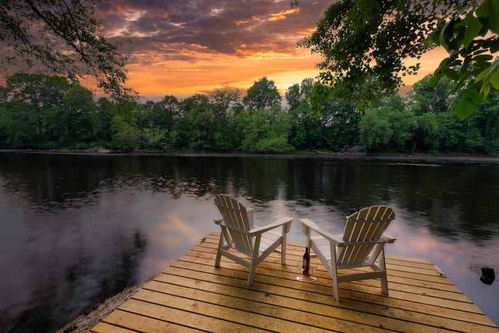 Catskills River Retreat: Large 4br W/ Hot Tub! - Rhinebeck, NY