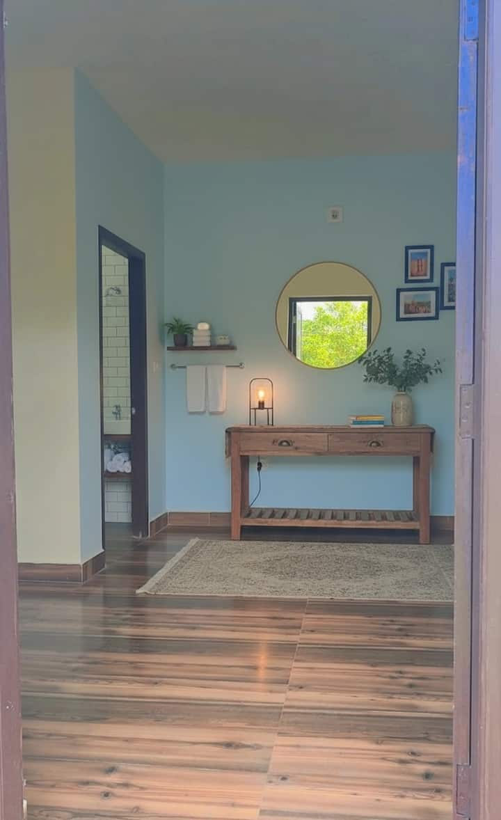 Stay Amidst Trees And Mountains. - Munnar