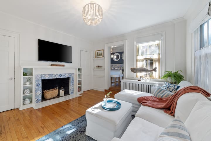 "The Cove" On Crocker Park - Waterfront Apartment - Fort Beach, MA