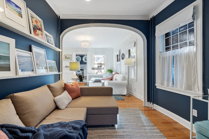 "The Cove" On Crocker Park - Waterfront Apartment - Marblehead, MA