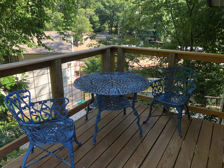 Treehouse Cabin - Sunrise Beach, MO