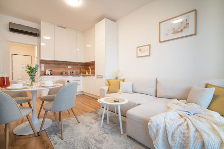 2-bdr Apt| Free Parking| City View Balcony|netflix - Brno