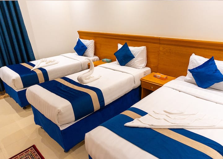 Zad Al Safa Hotel - Quad Room - Free Bus To Haram - Mecca, Saudi Arabia