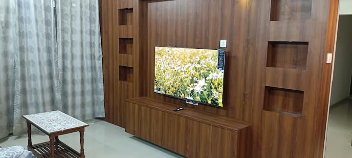 Starlight 3bhk 1ac 1 Km From Mumbai Naka Bus Stop. - Nashik