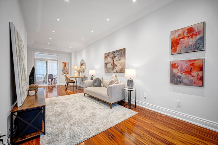 Executive Home • Walk To Yonge • Central - Toronto
