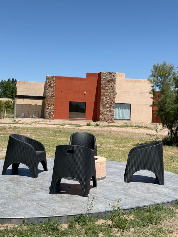 Cabaña De Dos Dormitorios Espaciosa Y Cómoda. - Argentina