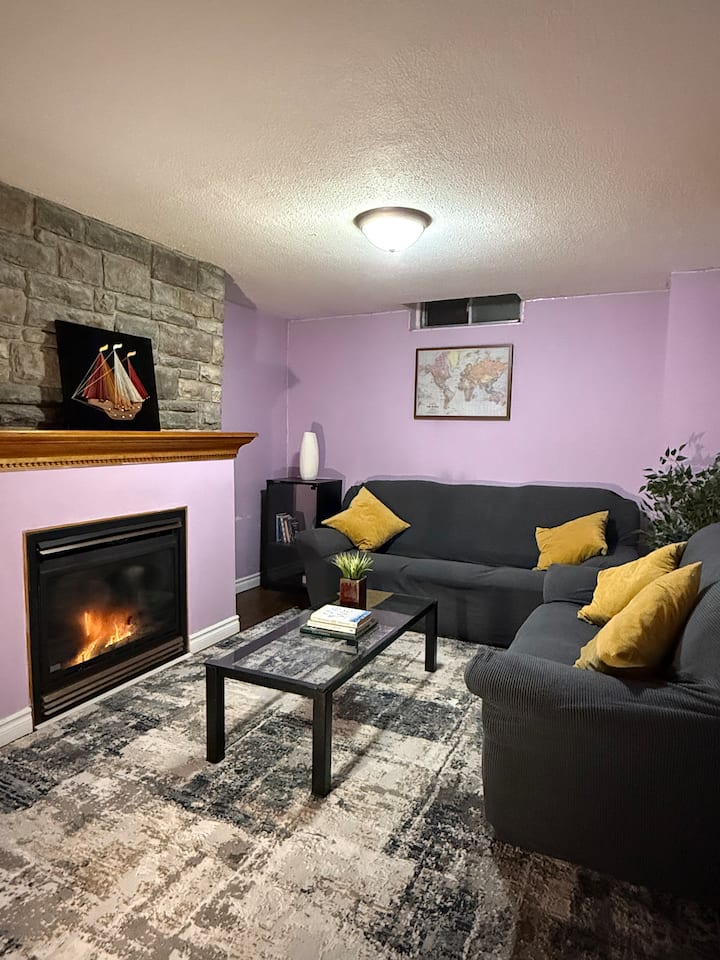 Cozy Suite 
Perfect For Your Next Getaway! - Oshawa