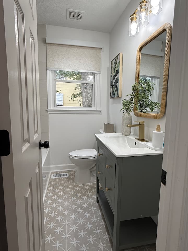 Newly Renovated Cozy Modern 3 Bdrm - North Charleston, SC