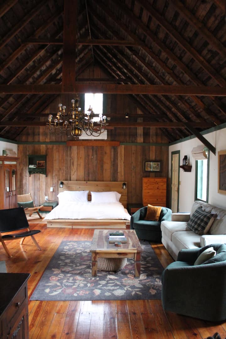 Cozy Catskills Cottage (W/ Hot Tub & Wood Stove) - State of New York