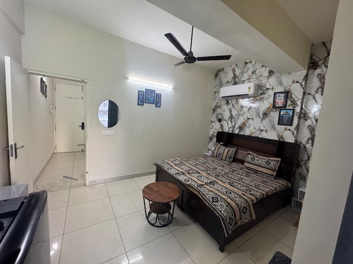 Seven Horses/independent 1 Bhk Self Check-in - Zirakpur