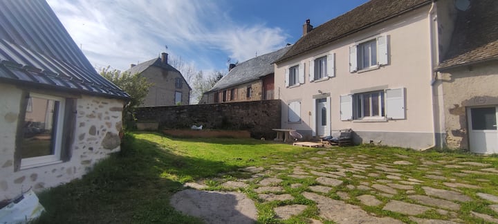 Maison Dans Joli Village Du Cantal - Chaudes-Aigues