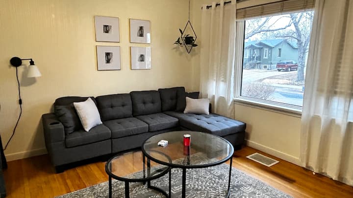 Two Bedroom Close To Parks, Downtown And U Of R - Regina