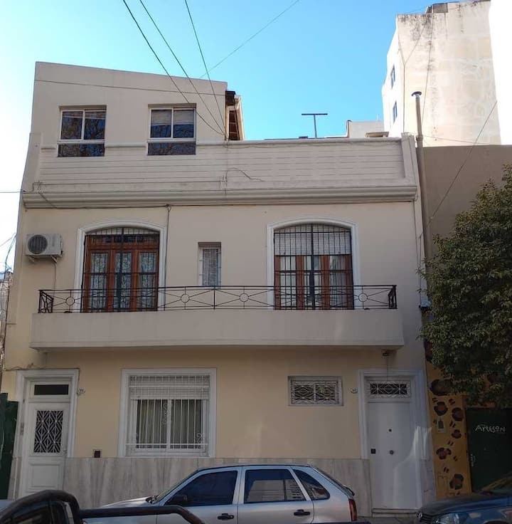 Departamento En Almagro, Primer Piso, Con Terraza. - Buenos Aires