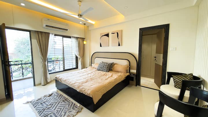 Rustic Den
A Homely Escape - 보팔