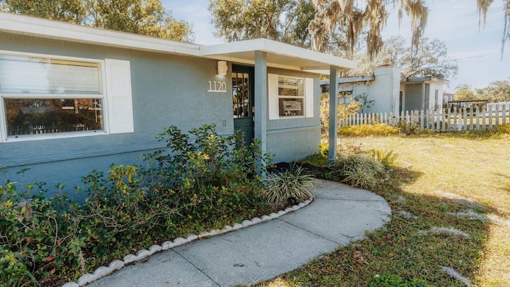 Walk To Downtown Mount Dora- Cozy Private Bungalow - Mount Dora, FL