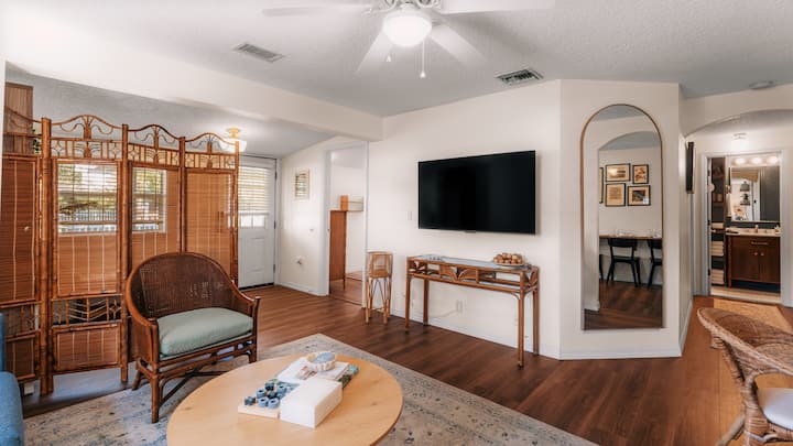 Newly Renovated, Spotless Private Bungalow Near Dt - Mount Dora, FL