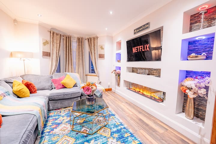 4br 2bath Home -Hot Tub, Free Parking & Games Room - Cardiff