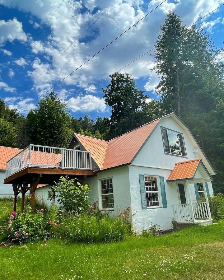 Apple House With A Lakeview Vacation Rental - Hope, ID