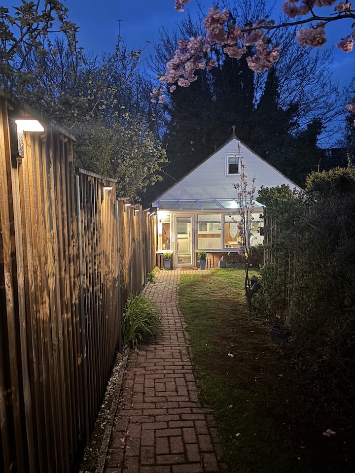 Cozy & Self Contained The Garden Annex 306 - Wiltshire