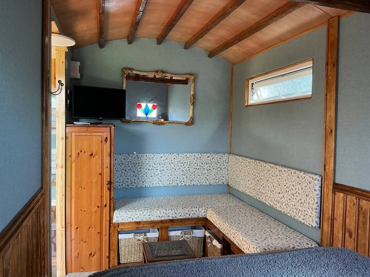 Churchside Huts - The Cosy Nest Hut Glamping Pod - Louth